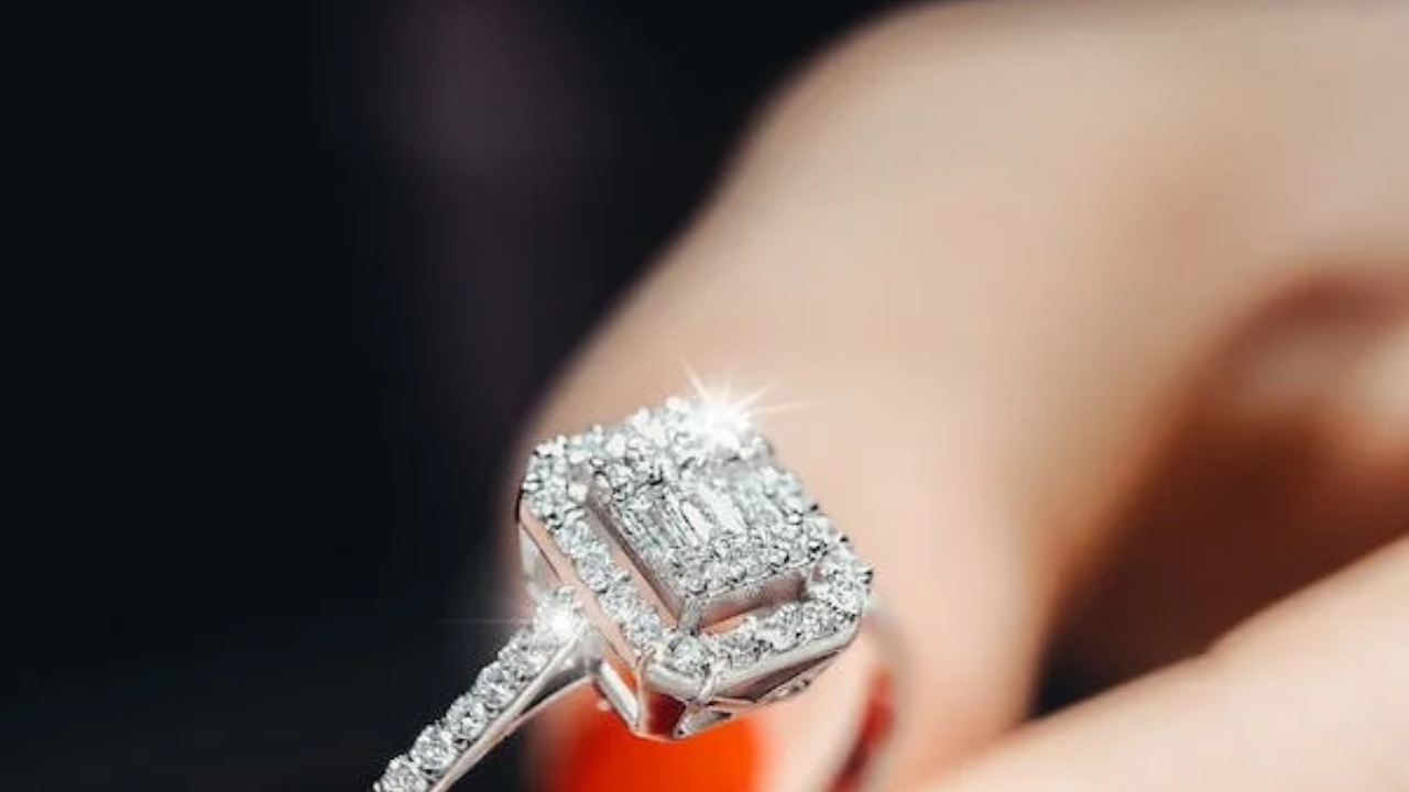 Woman Recovers Lost Diamond Ring Worth ₹6.7 Crore In Ritz Paris | Times Now