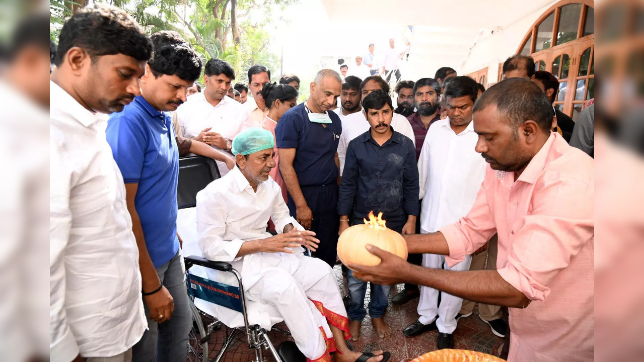 BRS Supremo Emerges: First Pictures Of KCR After Hip Fracture | India ...