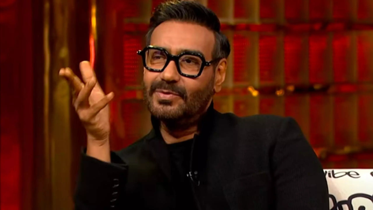 Ajay: KWK 8: Ajay Devgn Reveals Why His Father Veeru Devgan Was A Street 'Gangster' | Hindi News ...