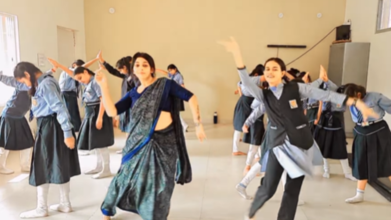 Teacher’s Dance With Her Students To ‘Dum Dum’ Goes Viral | Times Now