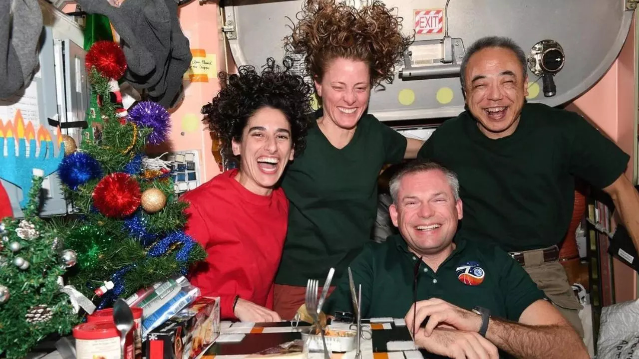 Nasa: Zero Gravity Holidays: NASA Astronauts Celebrating Christmas and ...