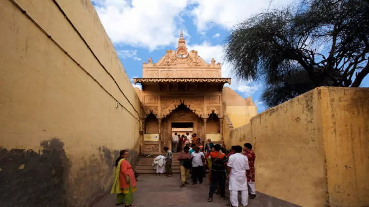 Nidhivan Temple: The Place Where Shri Krishna Is Believed To Dance ...