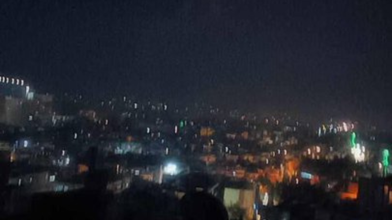 Syria: Israeli Strikes Hit Near Syria Capital Damascus, Airport Shut ...