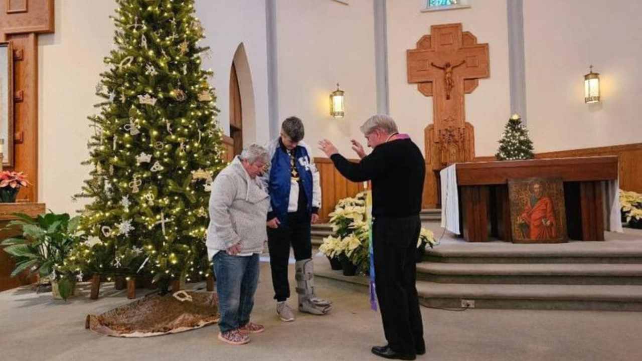 Vatican: Vatican Slams Kentucky Priest For Blessing Lesbian Couple ...