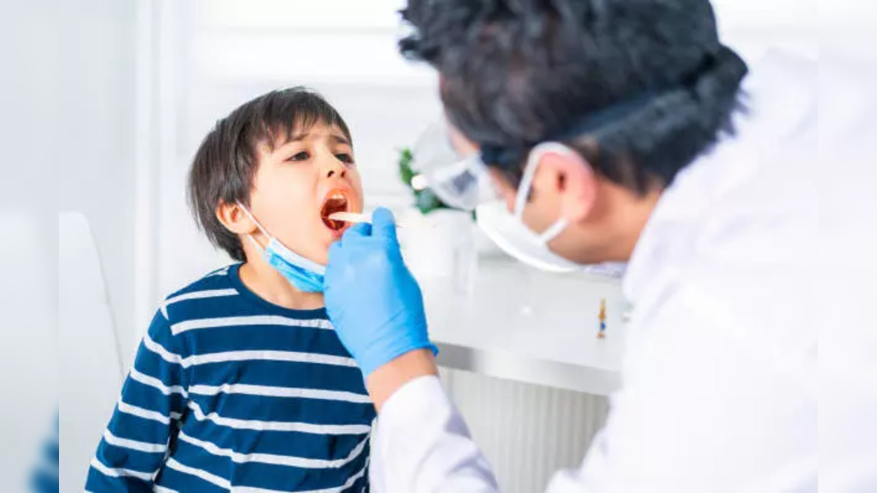 Tonsils: Is It Safe To Get Tonsils Removed? This Is What The Experts ...