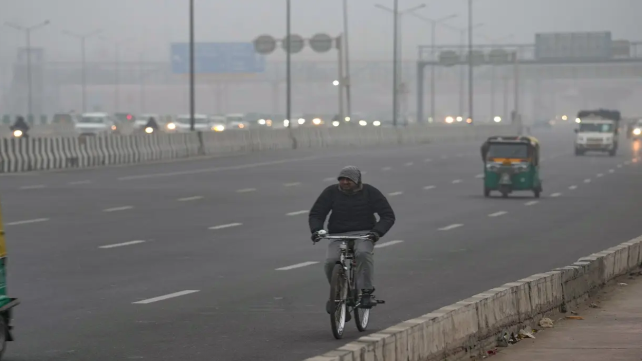 Delhi Weather News Today: Cold Wave Continues To Grip National Capital, AQI In 'Poor' Category ...