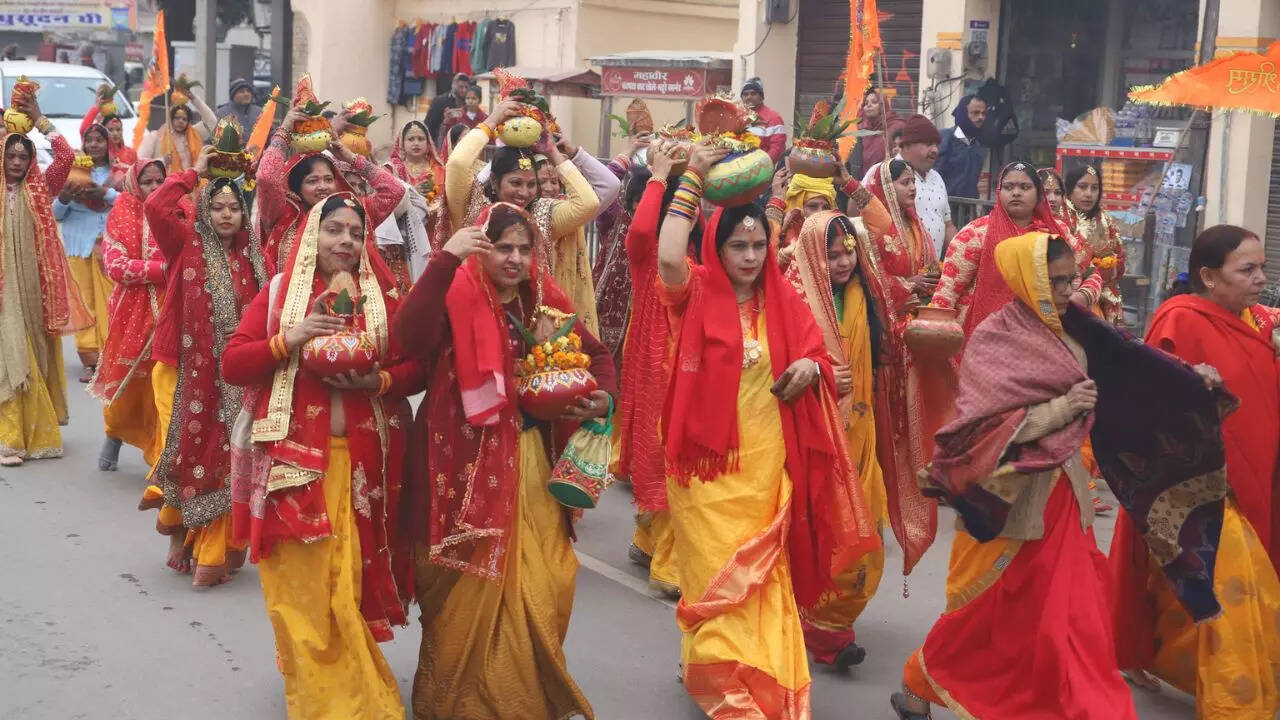 Kalash Yatra reaches Ram Temple, and the installation of the Ram Lalla idol is set to take place ...