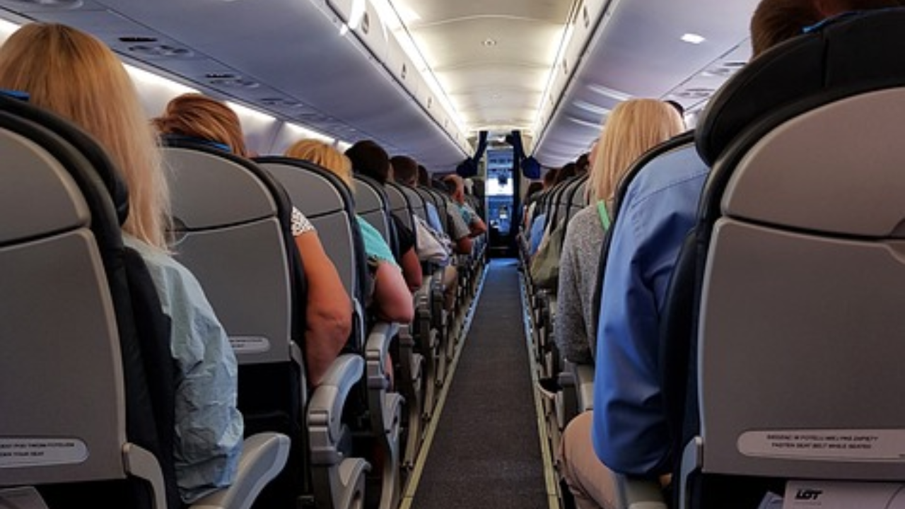 Passenger in China Demands First-Class Seat, Prompts 300 Passengers to ...