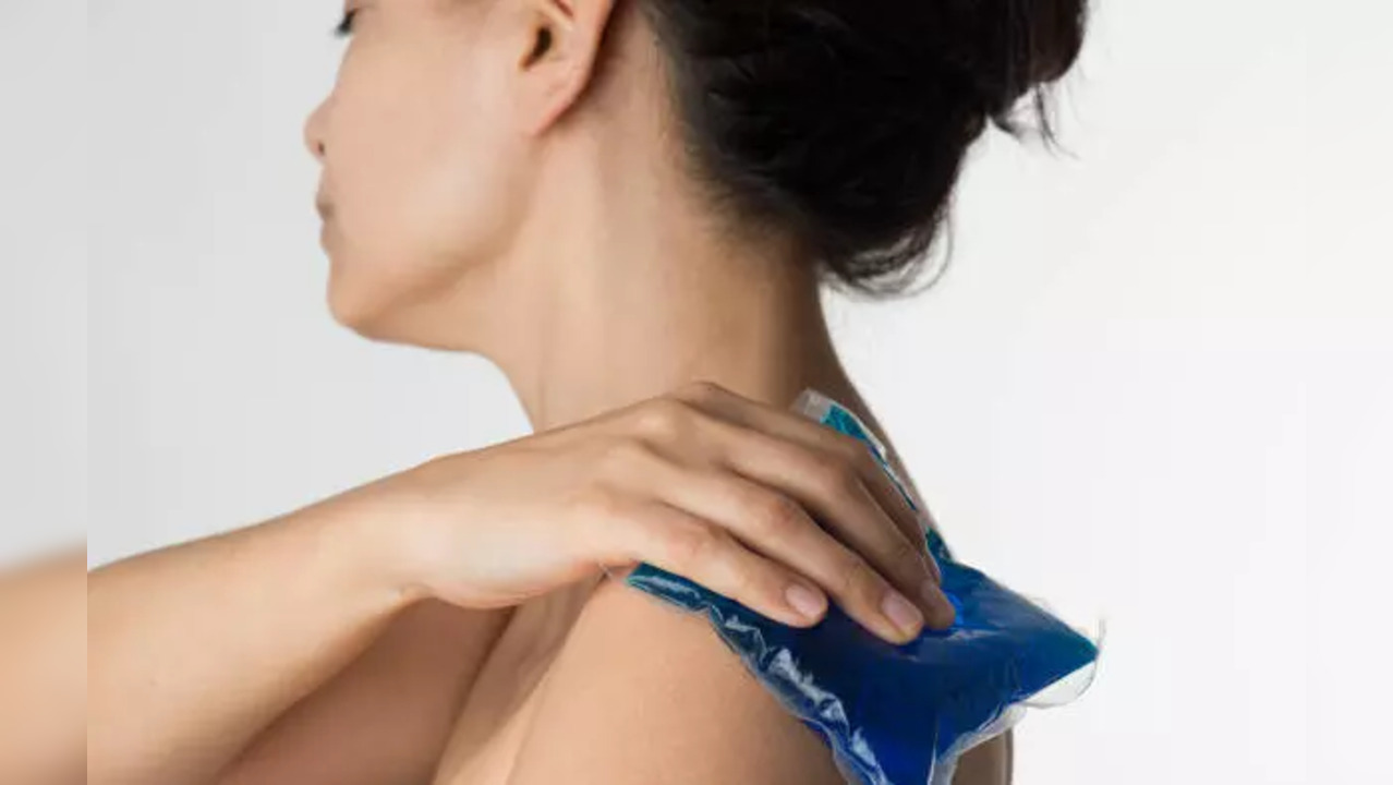 Frozen Shoulder: Easy Ways To Release A Frozen Shoulder In Winter ...