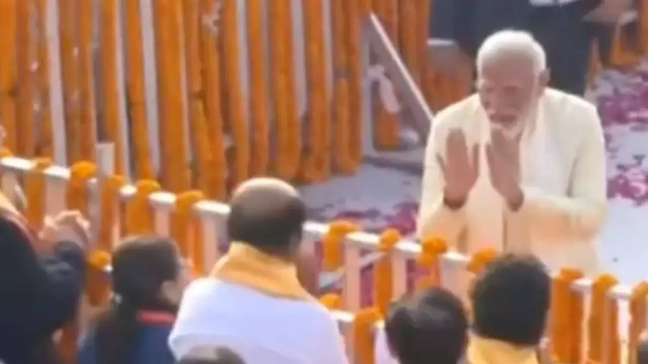 Rajinikanth, PM Modi Greet One Another at Ram Mandir Event in Viral ...