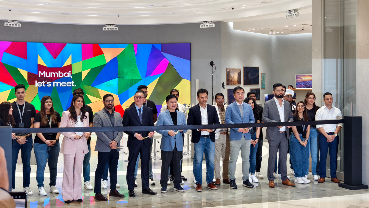 Samsung BKC: Samsung Opens Its First Flagship Store In Mumbai's BKC ...