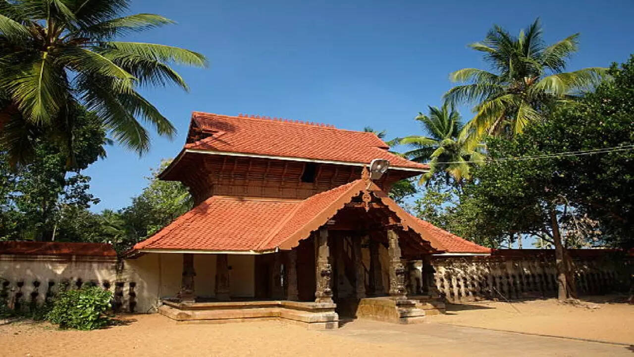 Unique Things about Poruvazhy Peruviruthy Malanada Temple