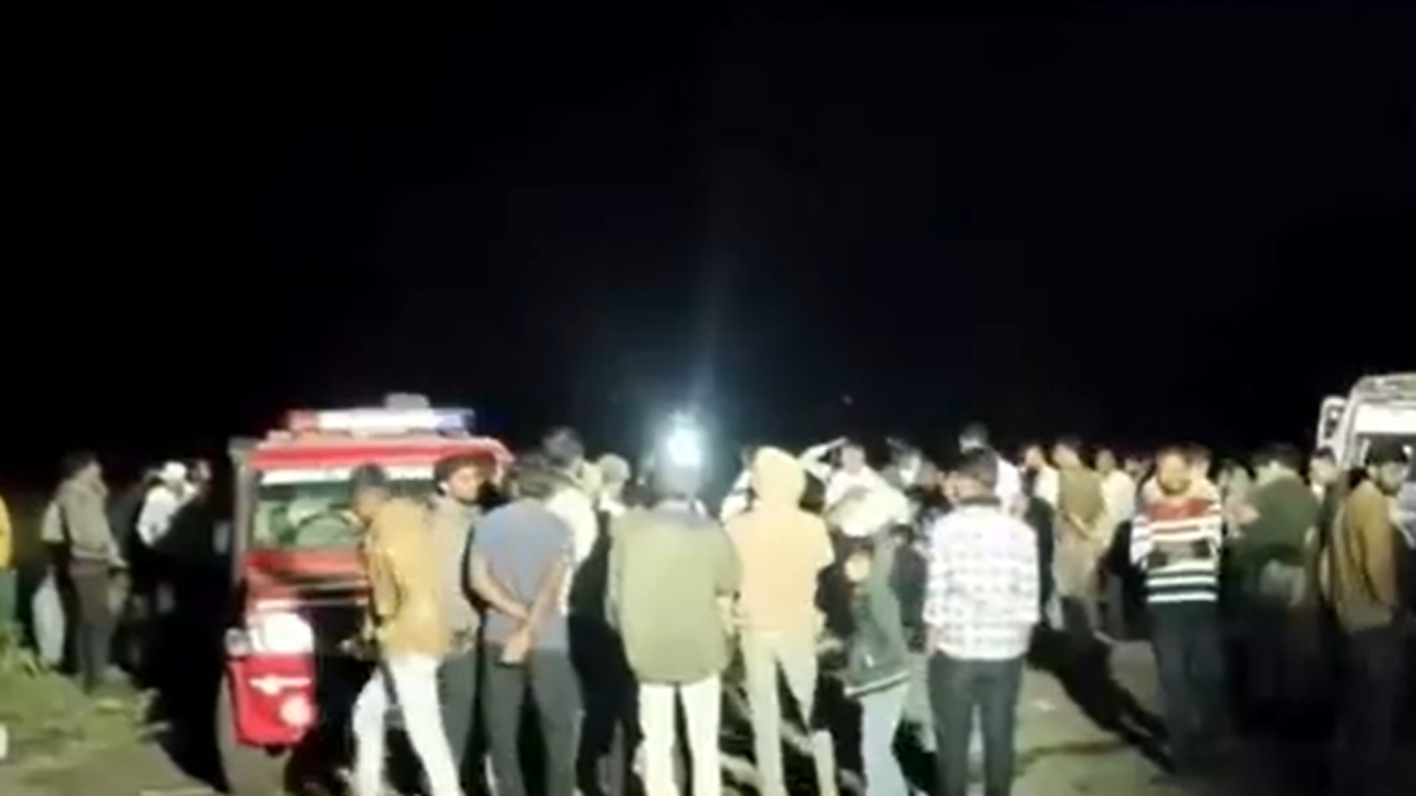 BREAKING News: Two-Year-Old Child Falls Into Borewell In Gujarat's ...