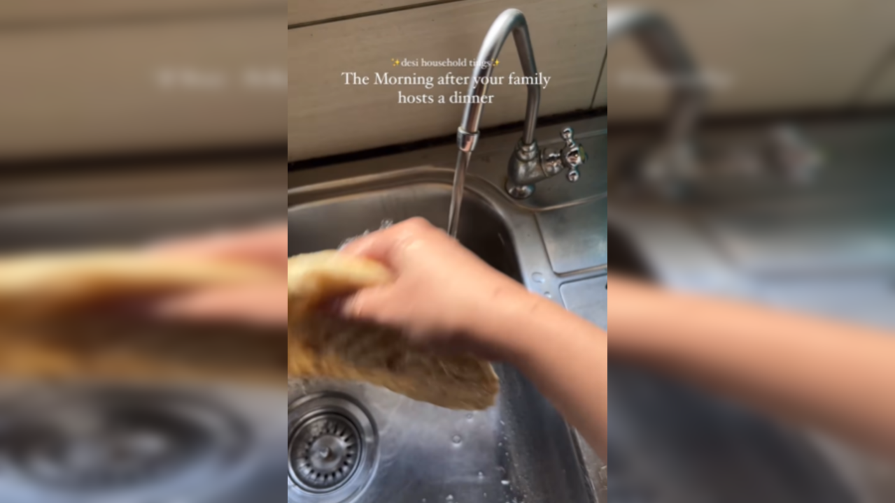 Viral Video Shows Pakistani Woman 'Washing' Naan Before Eating It ...