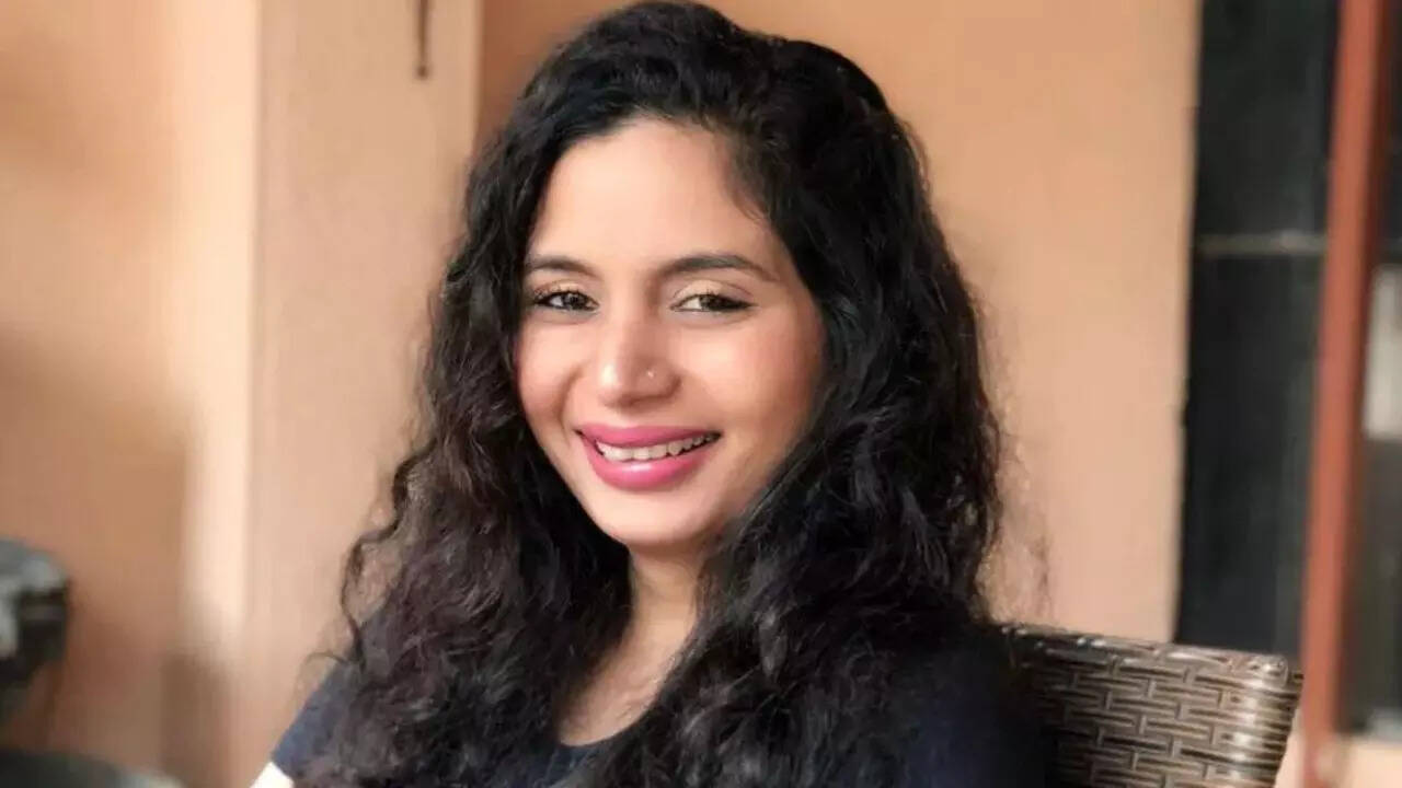 singer actor mallika rajput found dead in her house | நடிகையும் ...