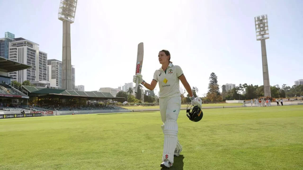 Annabel Sutherland: Annabel Sutherland Smashes Fastest Double Century ...