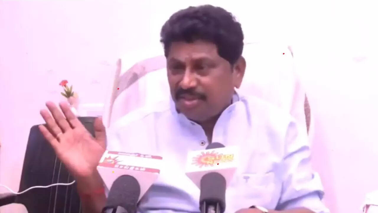 admk MLAs enjoyed with actresses at koovathur - AIADMK ex-executive AV Raju reveals ...