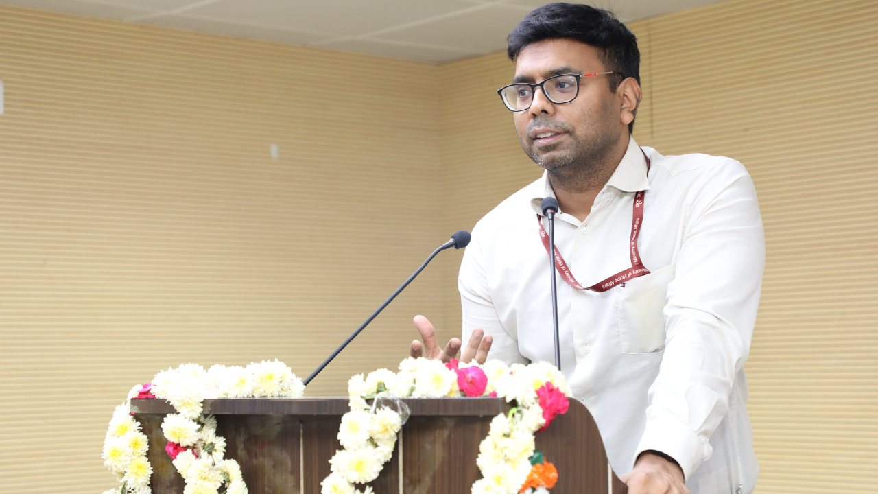 UPSC Success Story: Meet IAS Govind Jaiswal, Son of Rickshaw Puller Who ...