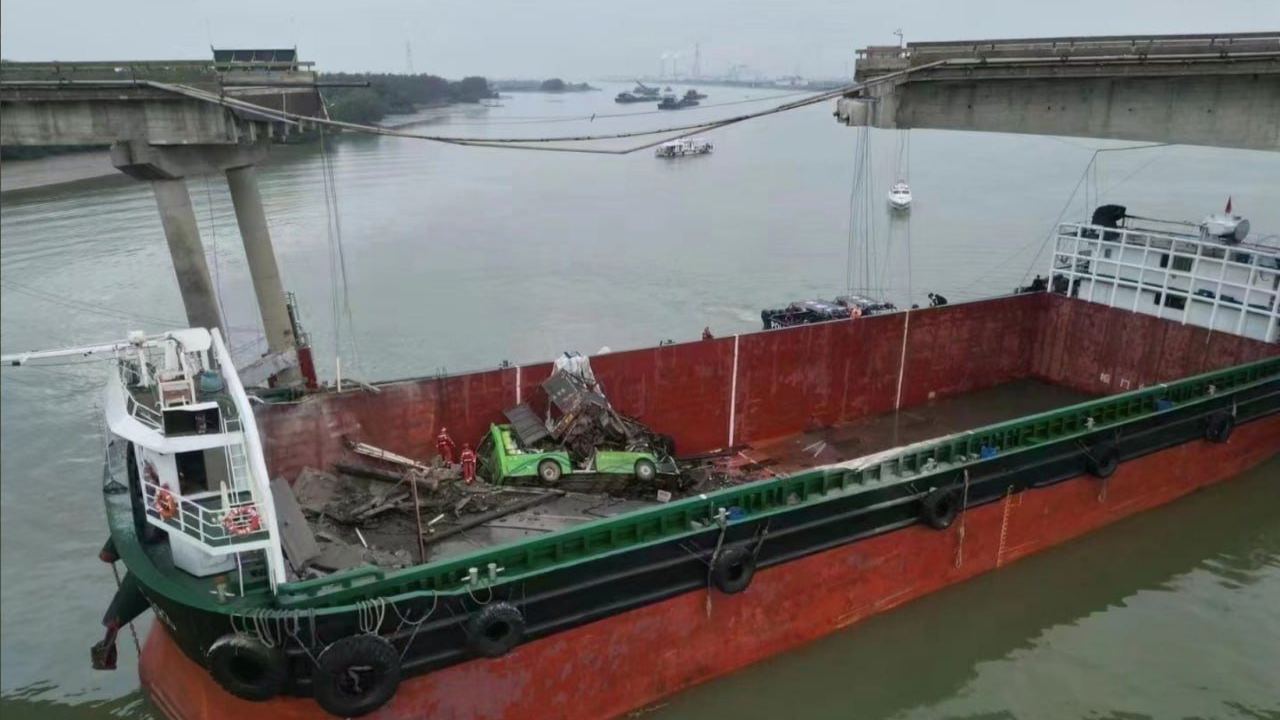 China Ship Crash: Bridge Snaps In Half After Ship Crashes Into ...