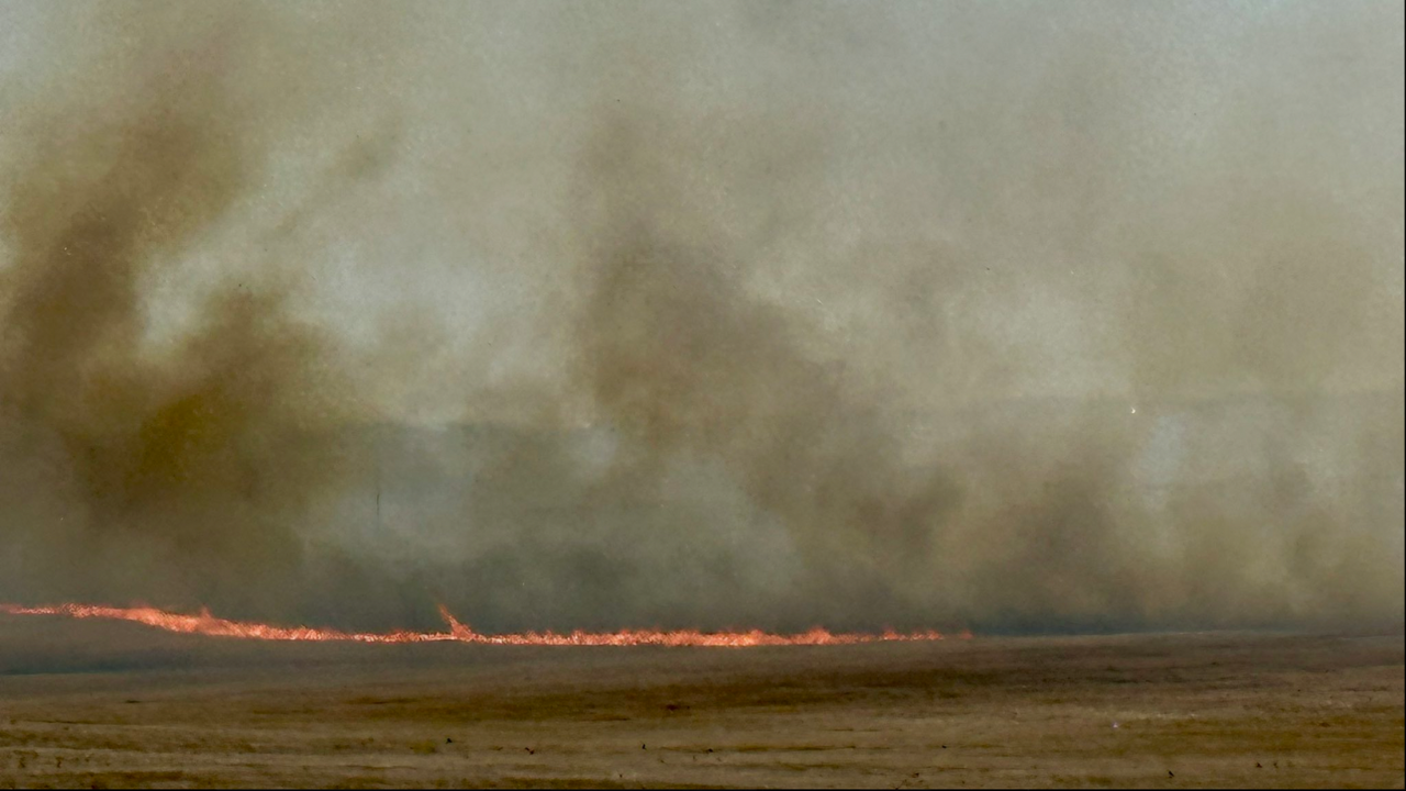 Cheyenne Fire Today: Cheyenne Fire Today: Huge Grassfire Shuts Down I ...