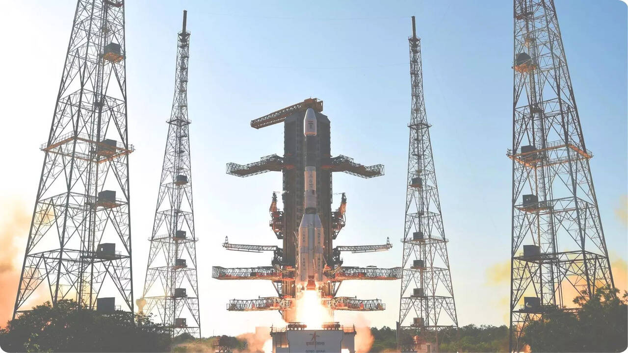 இஸ்ரோ குலசேகரப்பட்டினத்தில் ராக்கெட் ஏவுதளம் அமைக்க காரணம் என்ன? அதன் ...