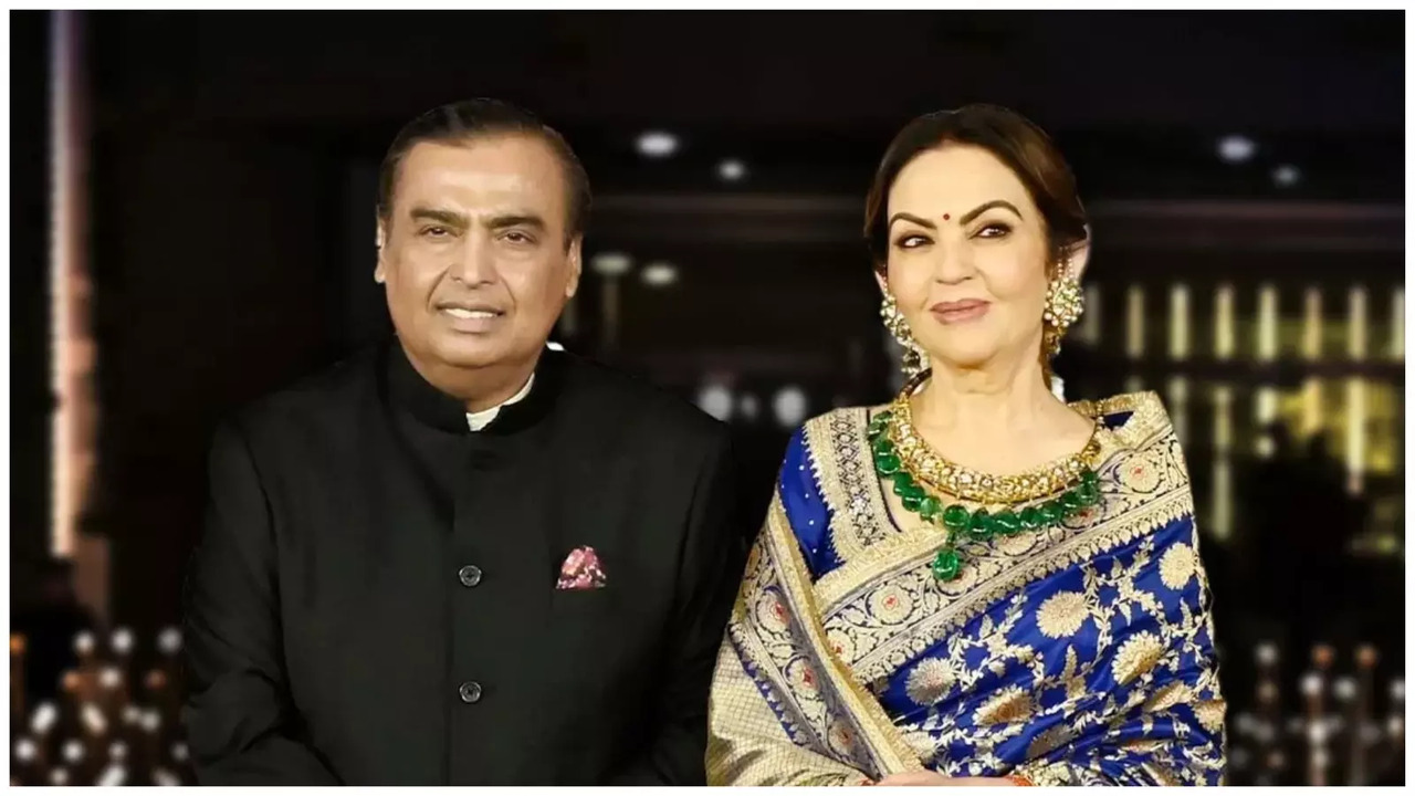 Mukesh Ambani-Nita Ambani Don 3 Reenactment Is Couple Goals | WATCH ...