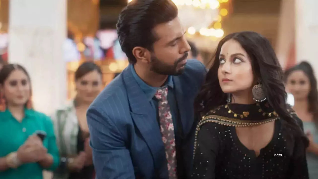Badi Heroine Banti Hai Season 2 Review: From Small-Town Dreams To ...