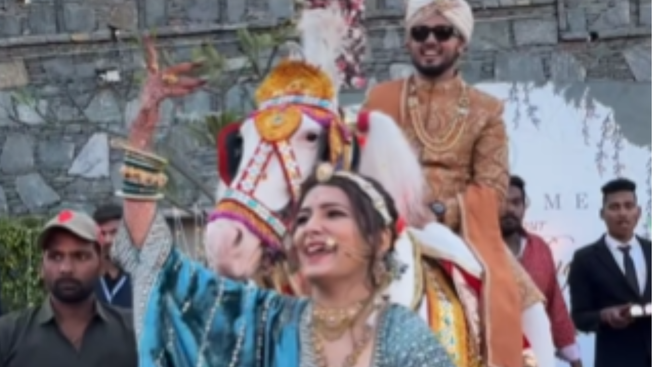 Viral Video: Sister-In-Law's Dance To 'Lo Chali Main' Adds Sparkle To ...