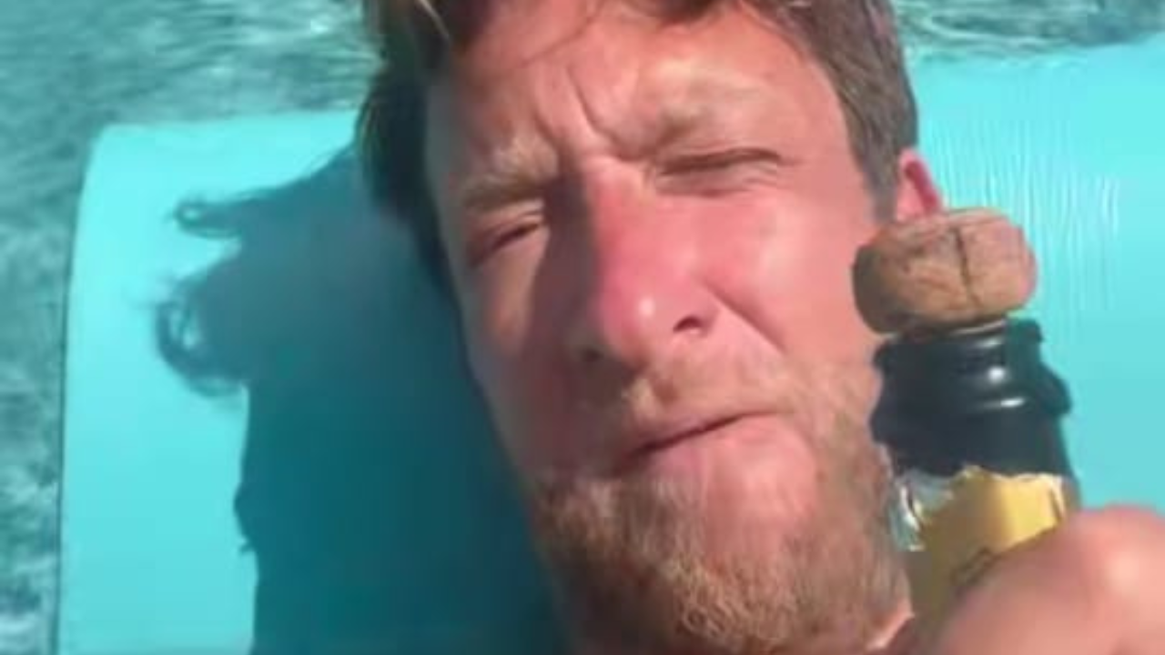 David Portnoy Deadspin: Dave Portnoy Vs Deadspin: Barstool CEO ...