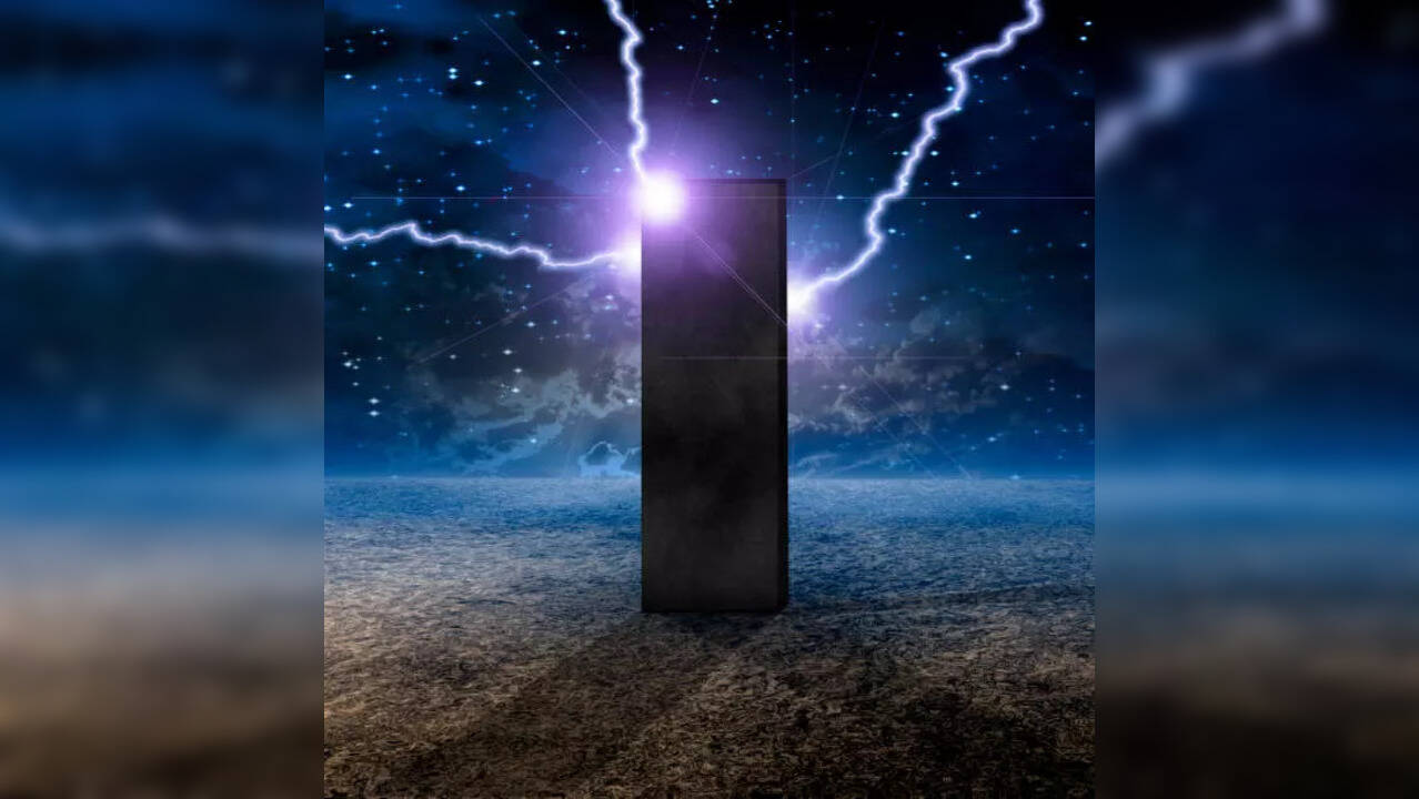 Monoliths: Life On Mars? FIFTH Monolith Shaped Like Toblerone Found ...