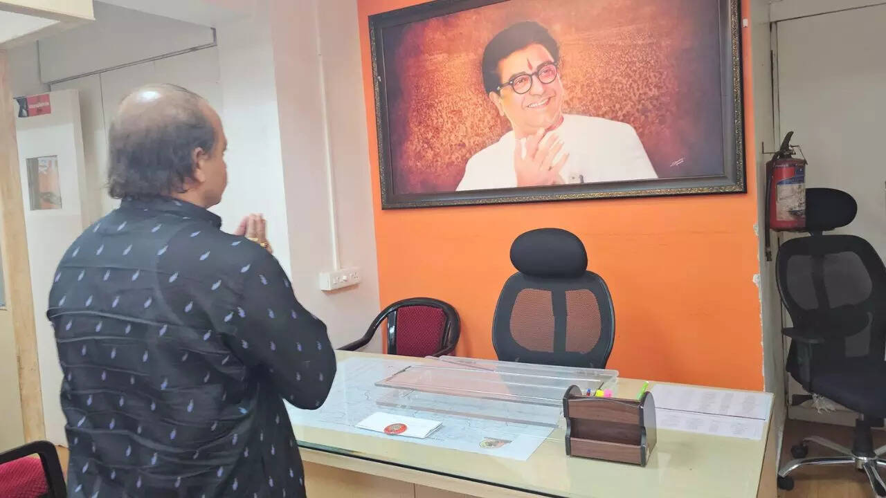 Pune Vasant More resigns from MNS leader post before Loksabha Election ...
