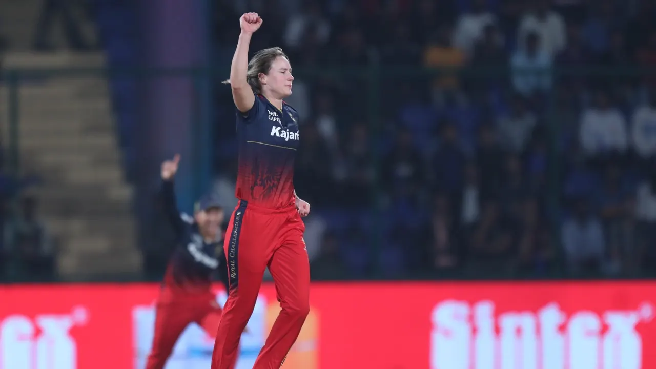 Ellyse Perry Creates History; Becomes 1st Cricketer To Take Six Wickets ...