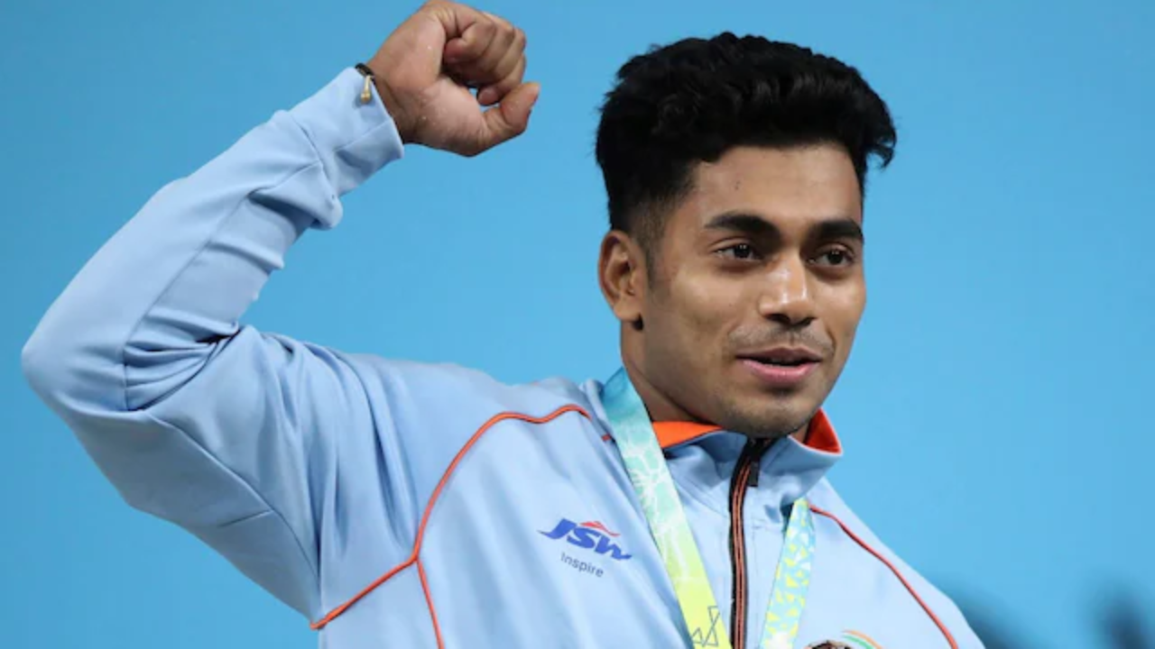 CWG Gold Medalist Achinta Sheuli Caught Entering Women's Hostel At ...