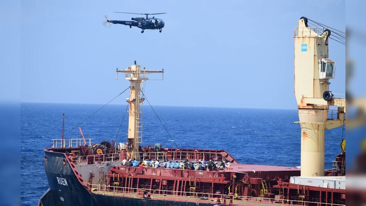 Indian Navy Anti-pirate Operation: Navy Rescues 17 Crew Members Onboard ...