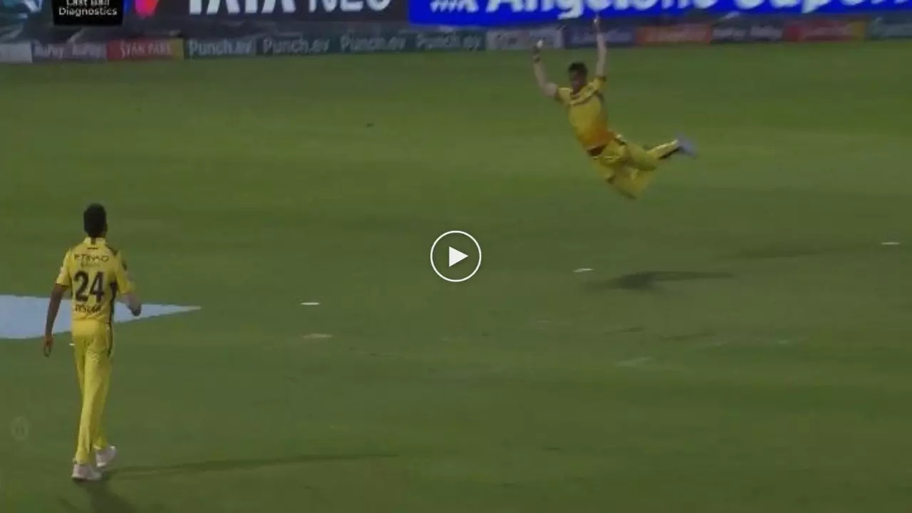 MS Dhoni's Priceless Reaction Goes Viral As Matheesha Pathirana Takes A ...