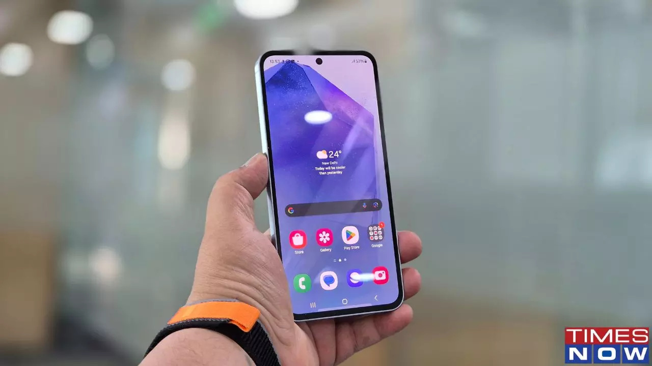 Samsung Galaxy A55 5G Review: New Design Triumphs, Performance Not So ...