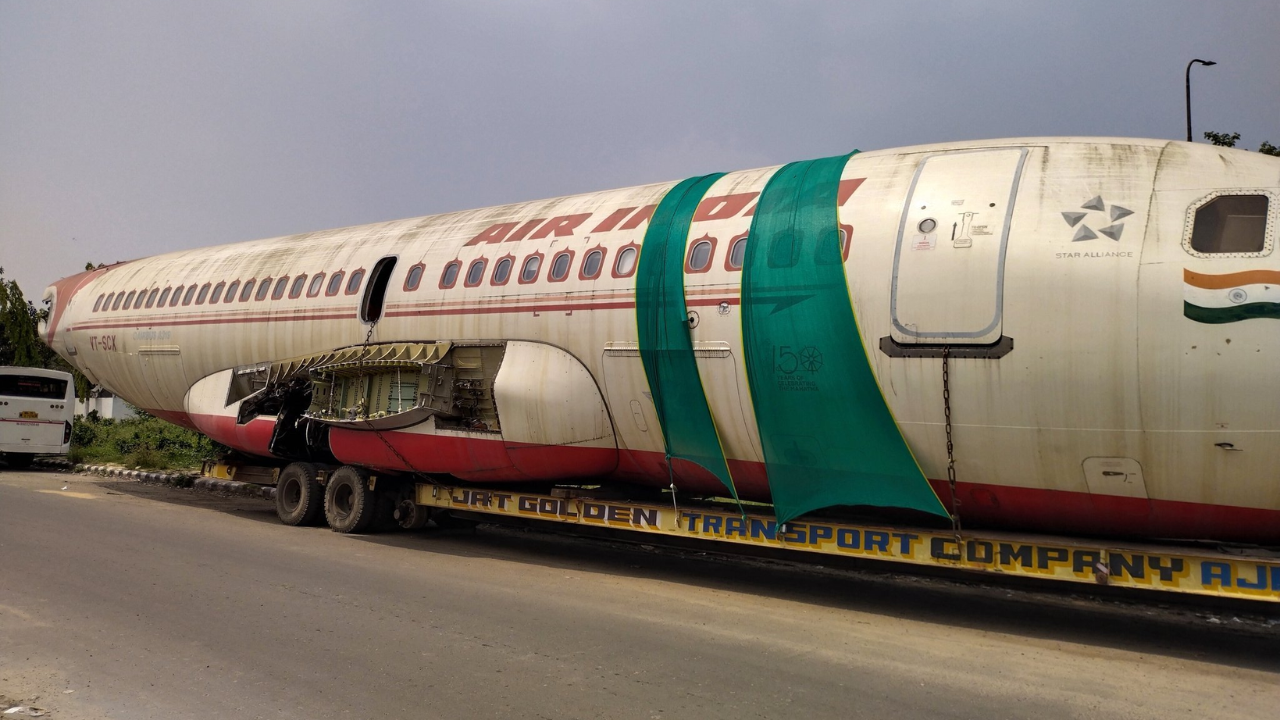Kolkata News: Retired Air India Aircrafts Leave Kolkata Airport, Head ...