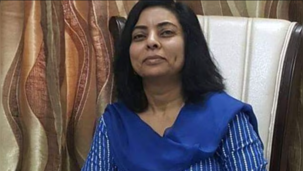 Renu Phulia: Haryana IAS Officer Lifts 20-Year-Old Stay On Land Deal ...