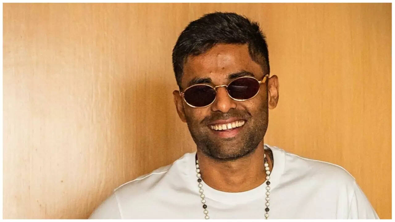 Watch Suryakumar Yadav joins Mumbai Indians for IPL 2024 in his unique ...