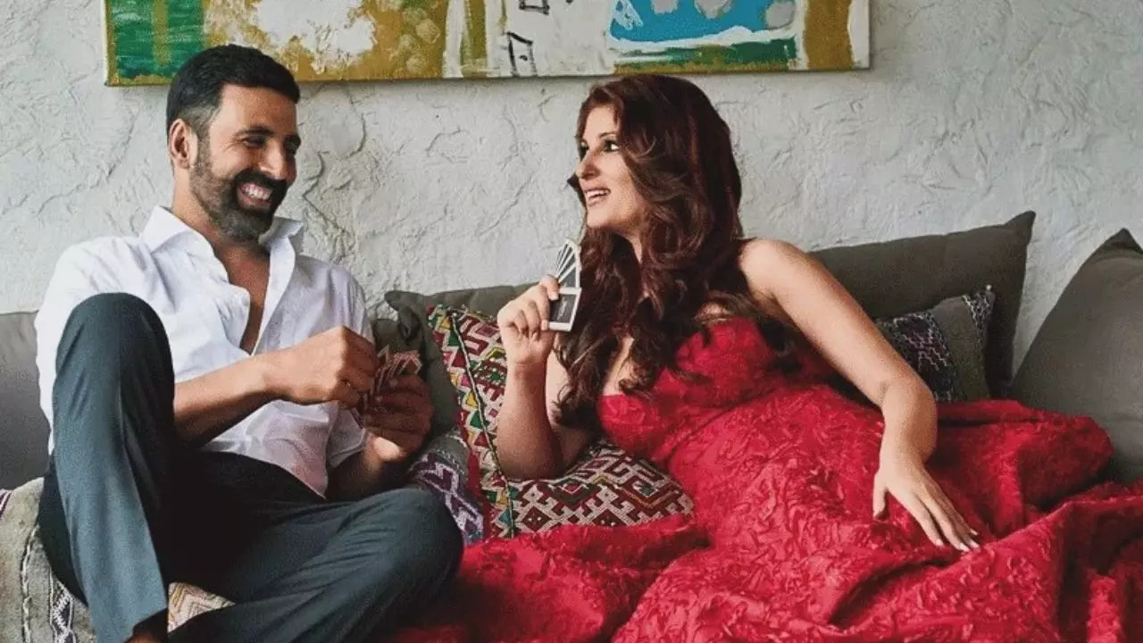 Akshay Kumar Cutely Teased By Wife Twinkle Khanna As Latter Drops Video Showing Akki's ...