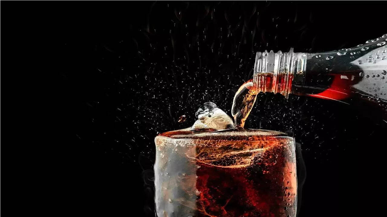 Cold Drinks Effect On Kids: थंड पेये पिण्याची सवय मुलांसाठी ठरु शकते ...