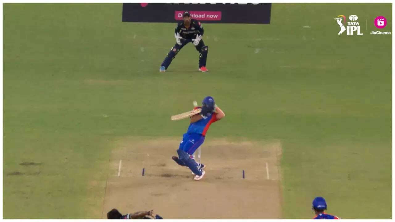 [Watch] Sandeep Warrier sends back Prithvi Shaw with excellent short ball in Gujarat Titans vs ...