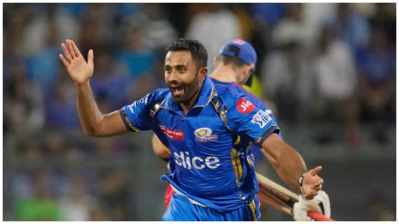 Watch Shreyas Gopal takes a smart catch off his own bowling in Punjab ...