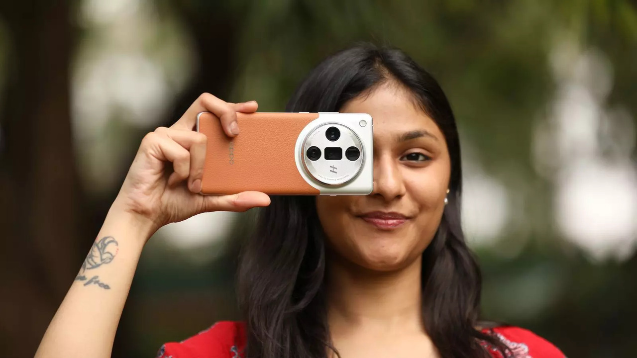 Oppo Find X7 Ultra Hand-on: A Point And Shoot Camera Disguised As Phone ...