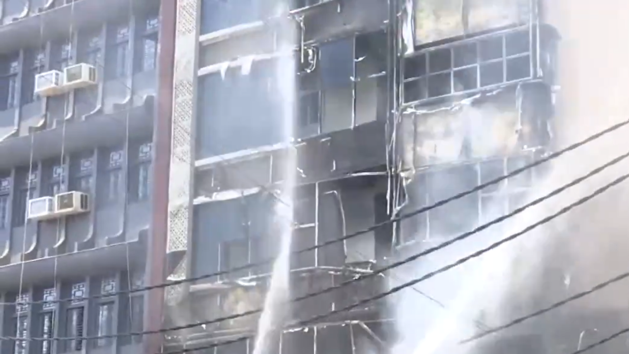 3 Dead In Massive Fire At Hotel Near Patna Railway Station In Bihar ...