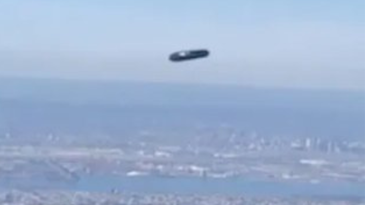 UFO Or Drone? 'Cylinder-Like' Structure Spotted Flying Over NYC | Times Now