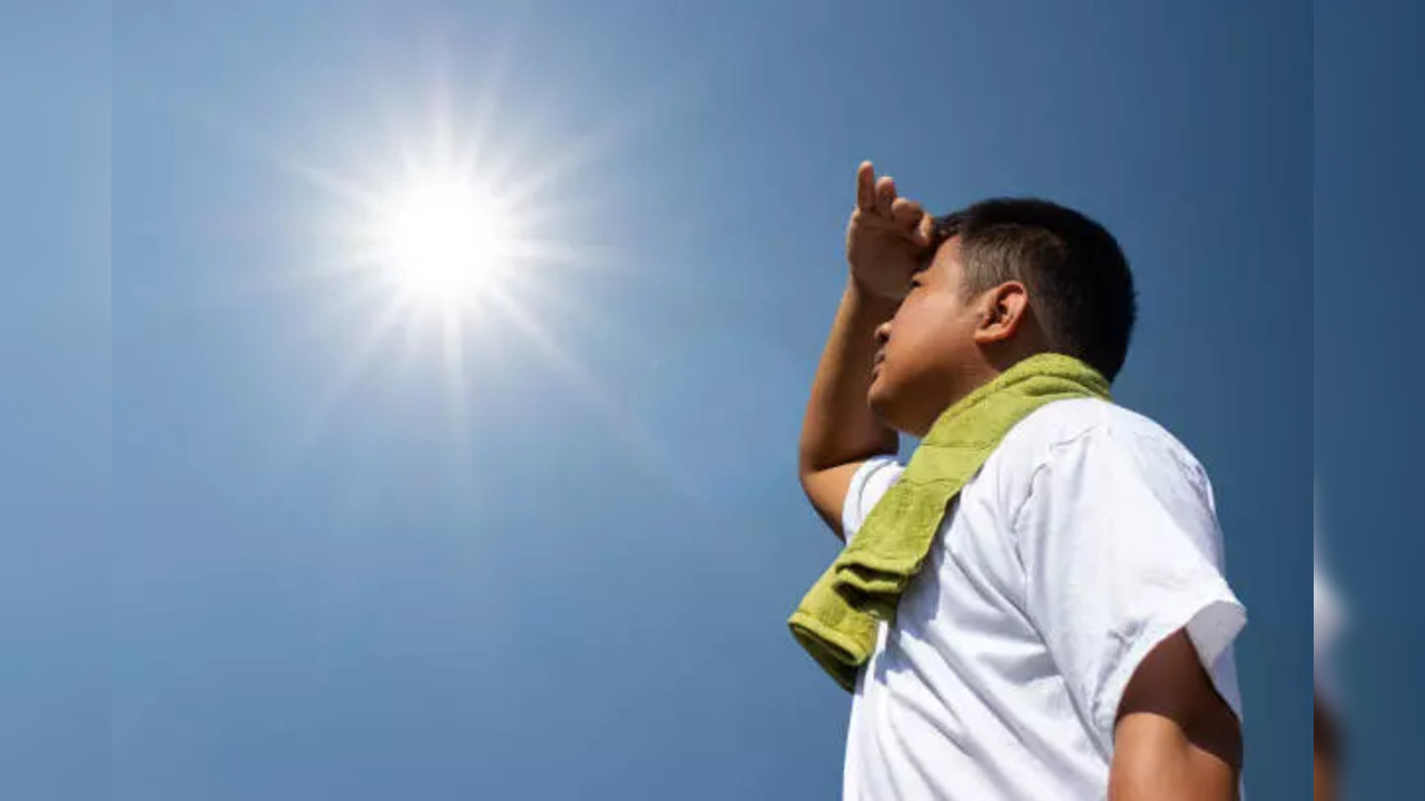 Heat Stroke First Aid Treatment: What To Do When Someone Collapses In ...