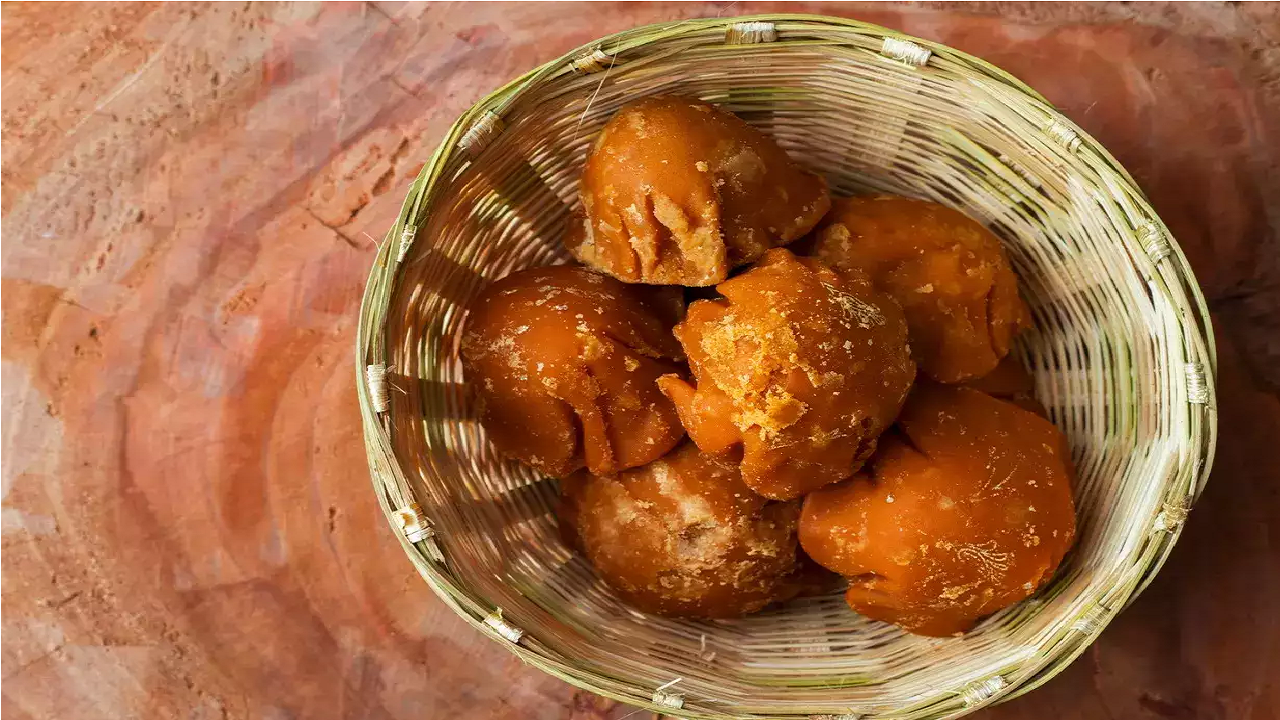 Jaggery Benefits For Summer: उन्हाळ्यातही आरोग्यासाठी फायदेशीर आहे गूळ ...