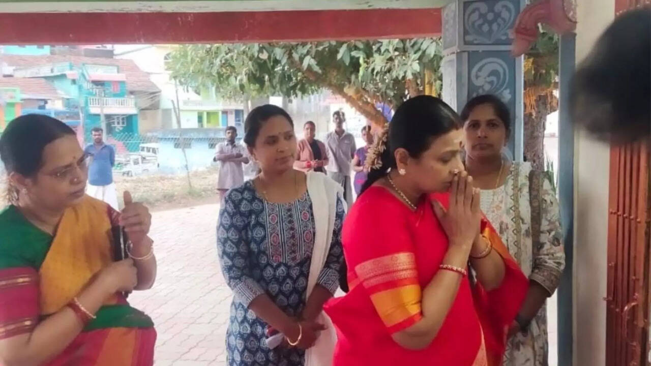 MK Stalin at Kodaikanal : கொடைக்கானல் பூம்பாறை முருகன் கோவிலில் துர்கா ...