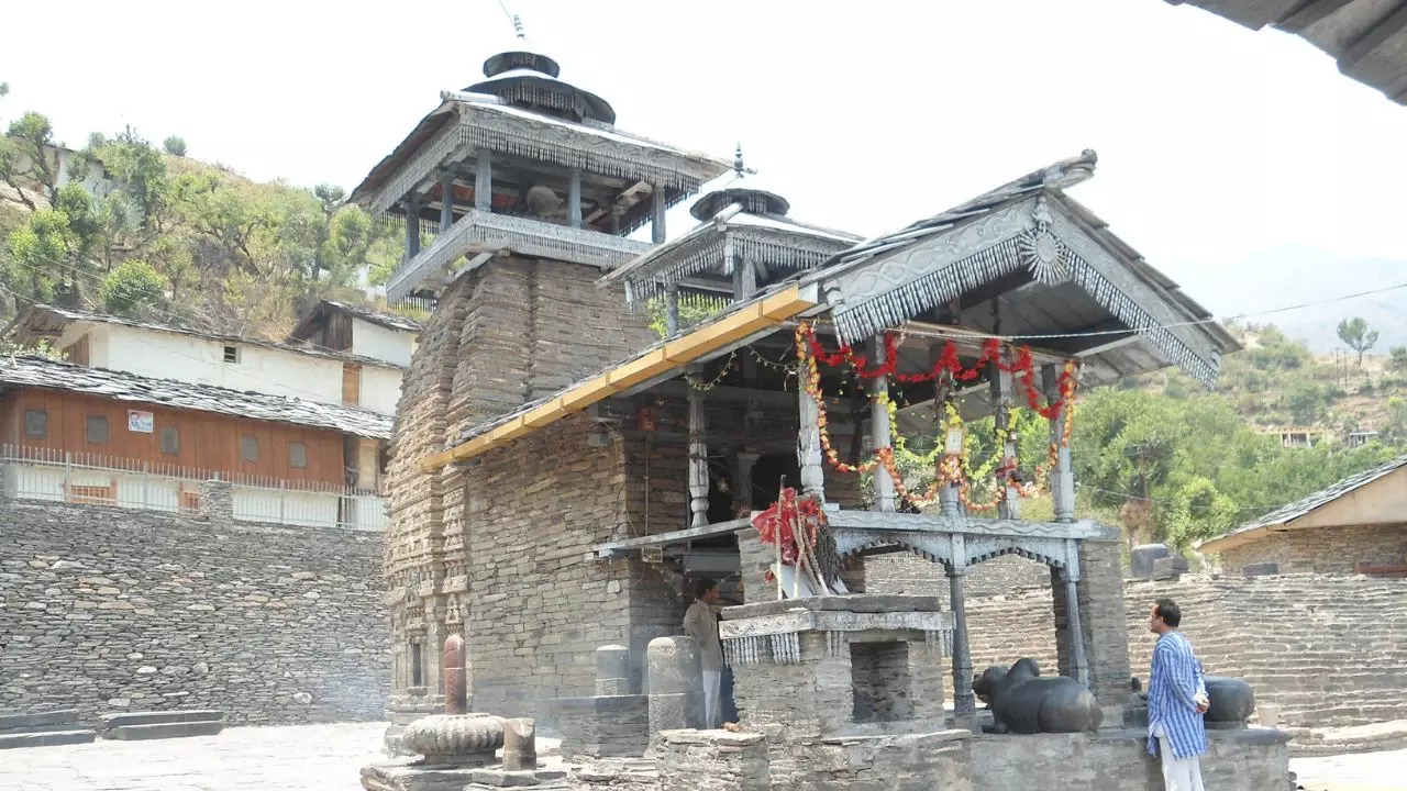 Lakhamandal Shiv Temple: A Temple In Uttarakhand With Lakh Shiv Lingas ...